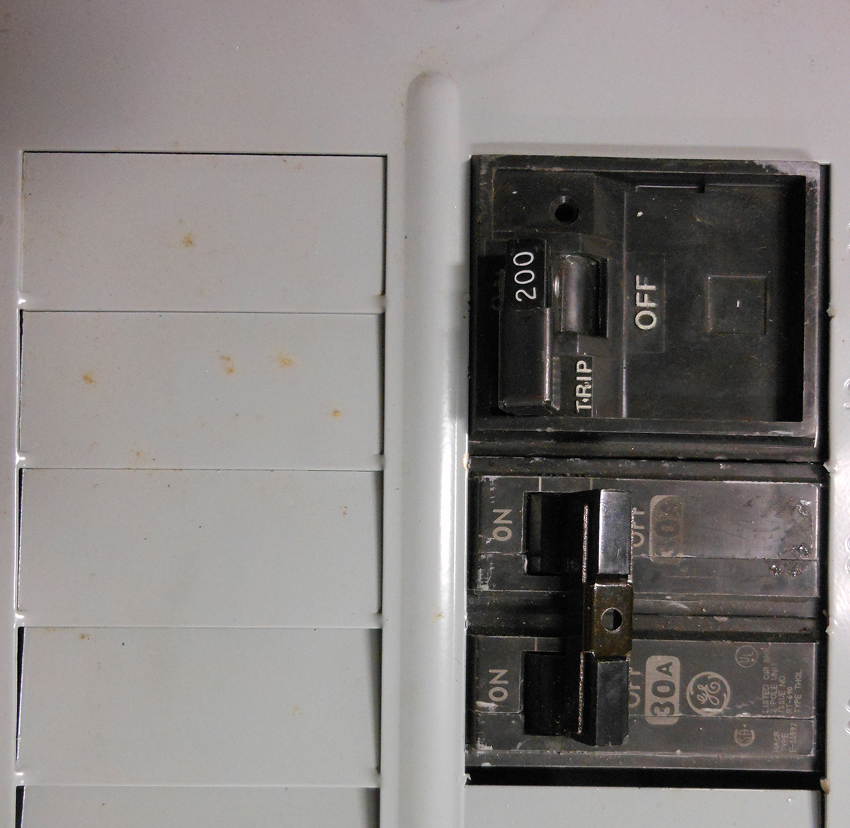 General Electric 200 Amp Meter Main Panel using TQDL21200 Main breaker ...